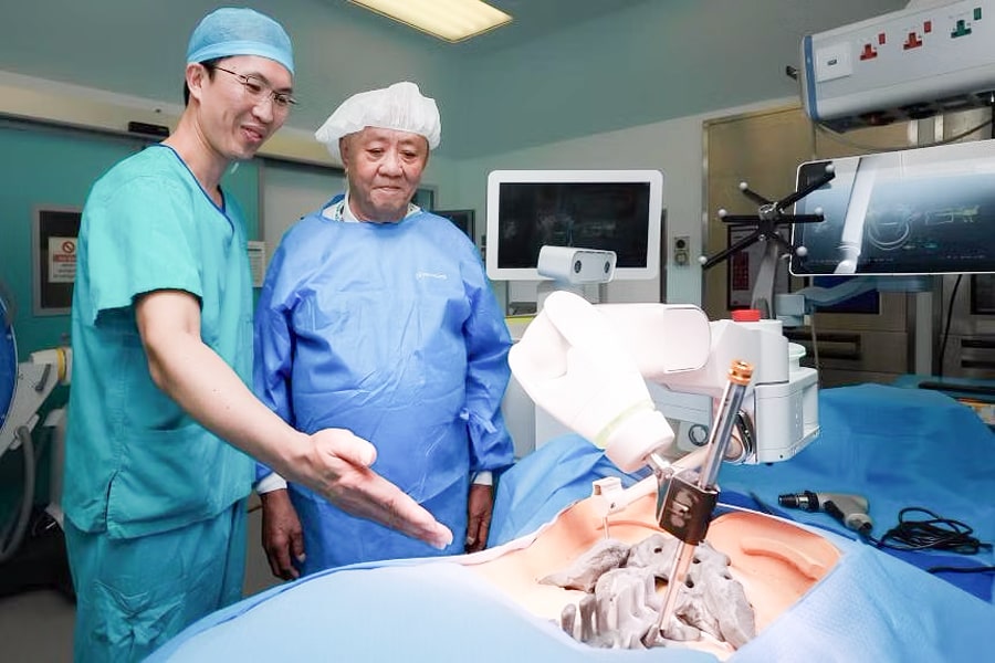 More seniors undergo spinal surgery with new minimally invasive, robot ...
